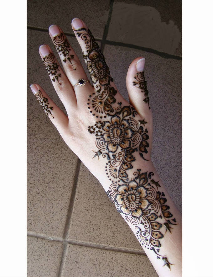 25 DIY Mehndi Designs for Regular Use - Yabibo