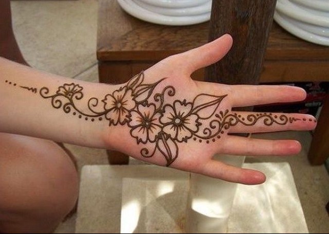 25 DIY Mehndi Designs for Regular Use - Yabibo